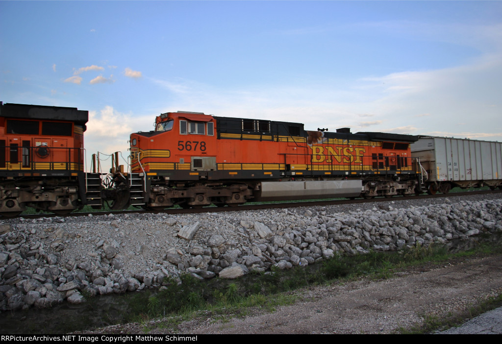 BNSF 5678